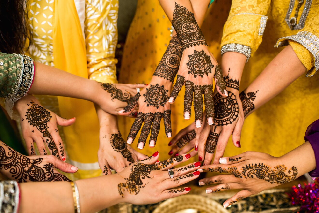 Henna Party: Discover the Beauty and Tradition of Mehendi in Indian ...